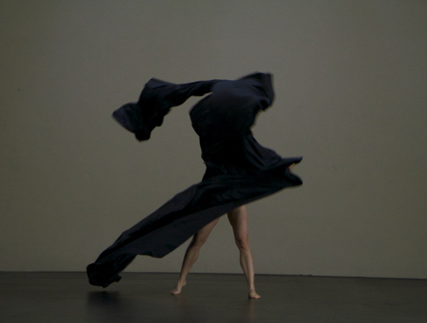 Tanz im August | Isabelle Schad & Laurent Goldring | Der Bau