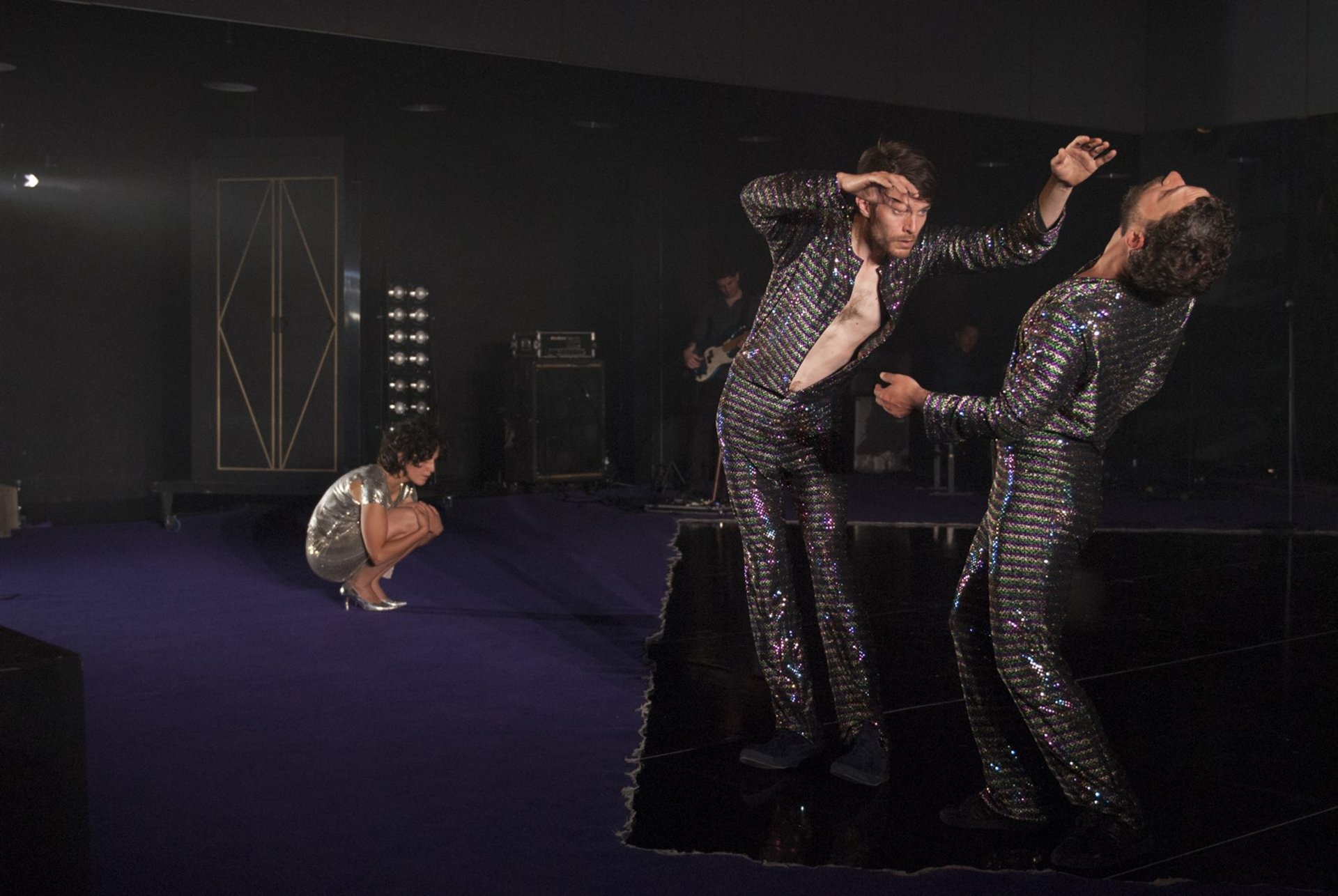 Tanz im August | Meg Stuart / Damaged Goods & Münchner Kammerspiele ...