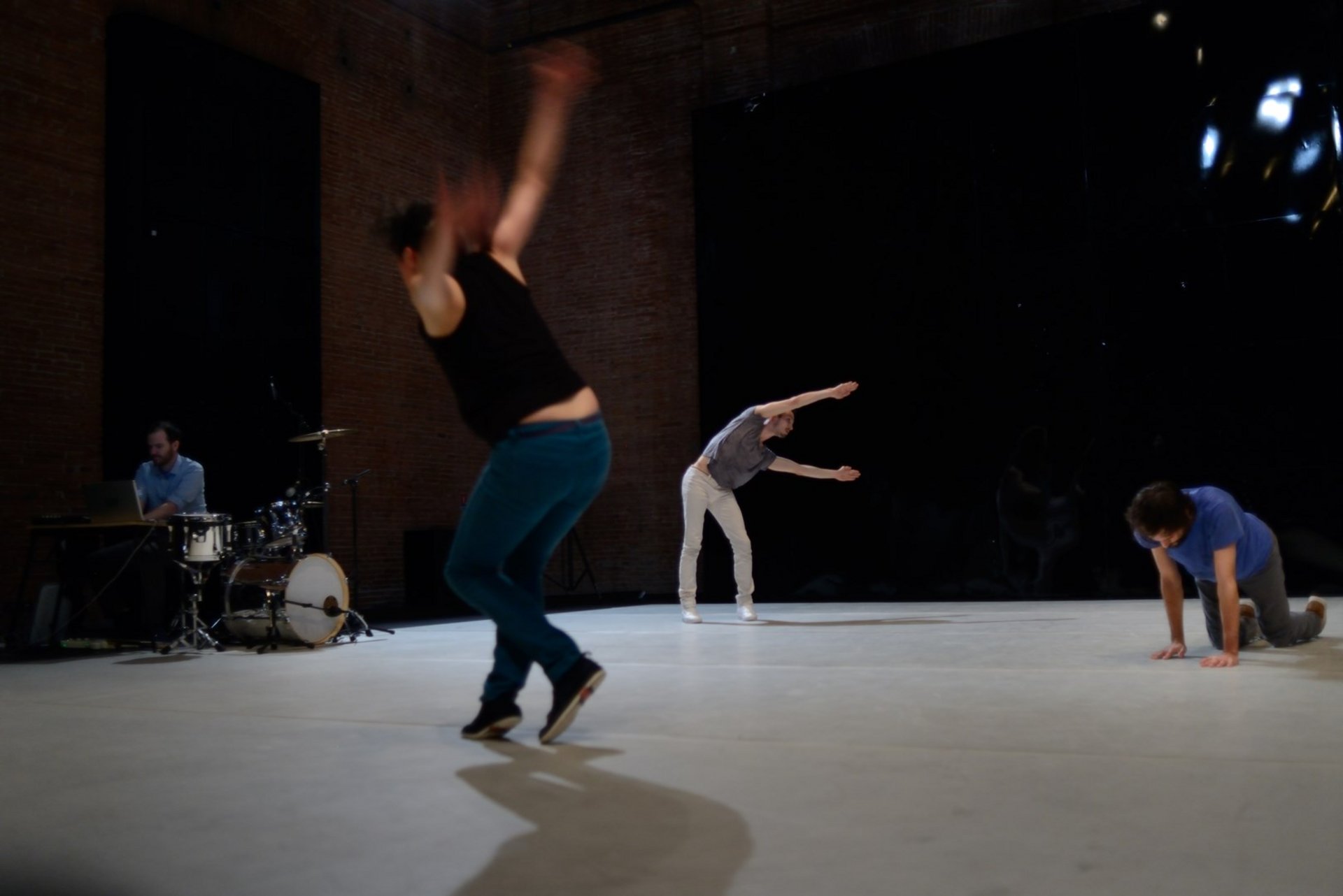 Tanz im August | Meg Stuart / Damaged Goods | VIOLET