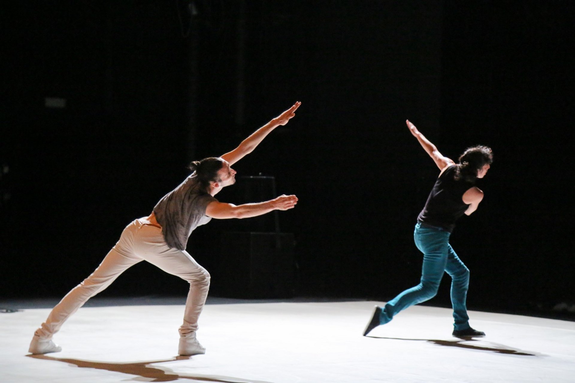 Tanz im August | Meg Stuart / Damaged Goods | VIOLET