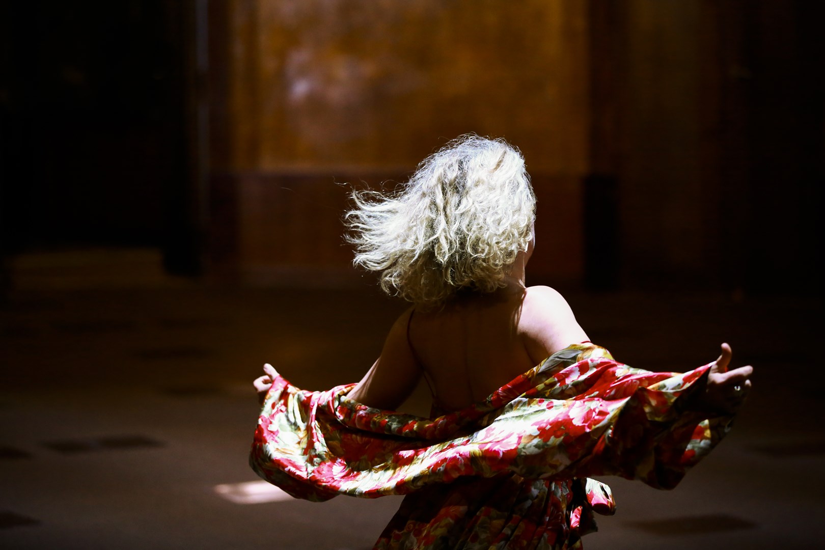 Tanz im August | Meg Stuart & Maria F. Scaroni & Guests | City Lights ...